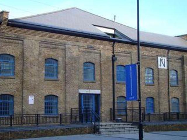 2 Bedrooms Flat for rent in Western Gateway, London E16