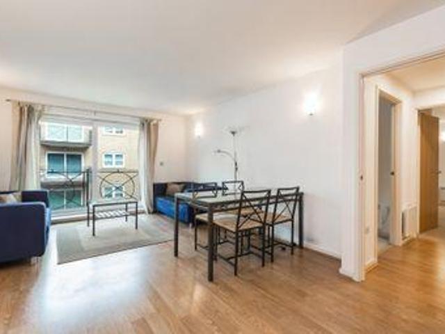 2 Bedrooms Flat for rent in Western Gateway, London E16
