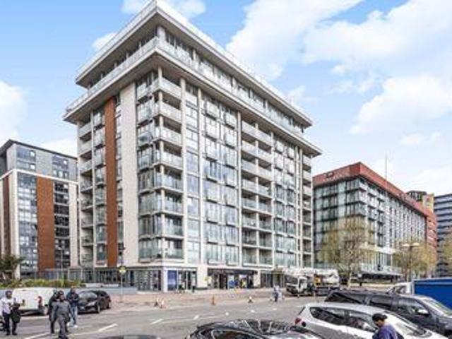 2 Bedrooms Flat for rent in Western Gateway, London E16