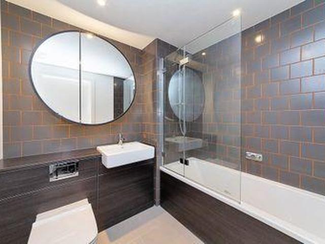 2 Bedrooms Flat for rent in Western Gateway, Royal Dock West E16