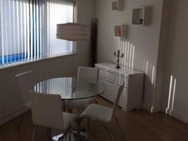 2 Bedrooms Flat for rent in Western Gateway, Royal Docks E16