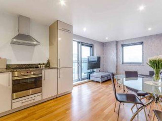 2 Bedrooms Flat for rent in Western Gateway, Royal Docks E16