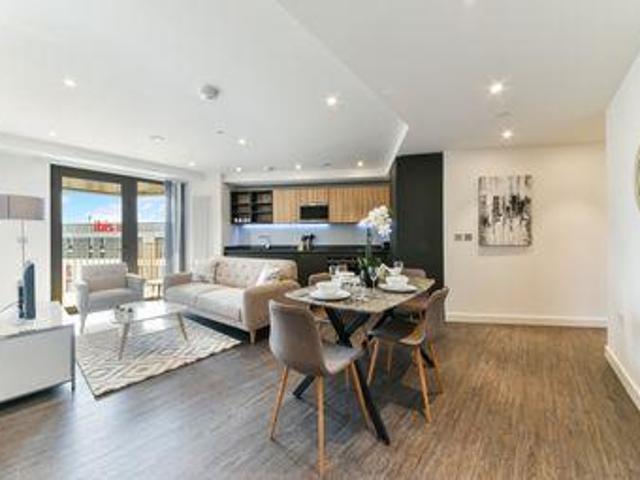 2 Bedrooms Flat for rent in Western Gateway, Royal Docks West, London E16