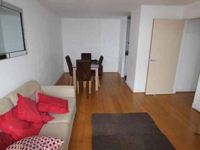 2 Bedrooms Flat for rent in Western Gateway, Royal Victoria Docks, London E16