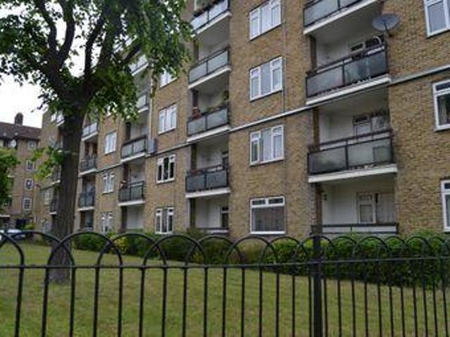 2 Bedrooms Flat for rent in Westferry Road, Isle Of Dogs E14