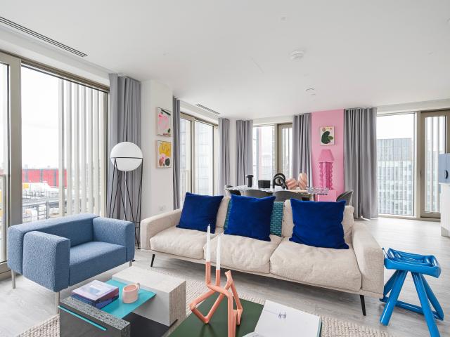 2 Bedrooms Flat for Rent in Westfield Avenue | Foxtons