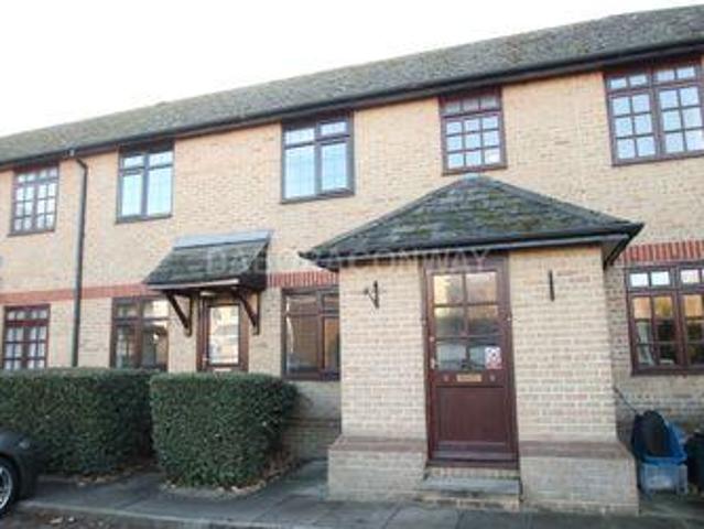 2 Bedrooms Flat for rent in Westfield Park Drive, Woodford Green IG8