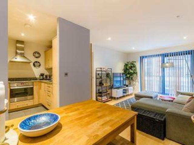 2 Bedrooms Flat for rent in Westgate Gateway, Royal Docks E16