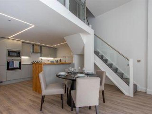 2 Bedrooms Flat for rent in Westgate Street, Cardiff CF10