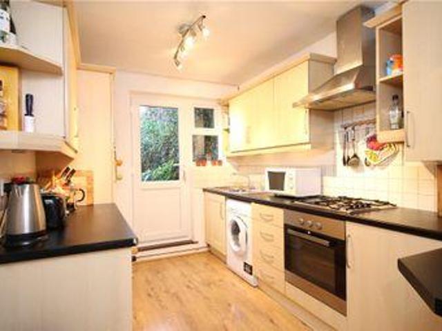 2 Bedrooms Flat for rent in Westleigh Avenue, London SW15