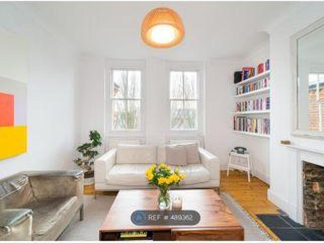 2 Bedrooms Flat for rent in Westville Road, London W12
