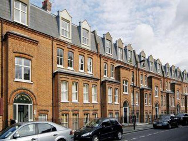 2 Bedrooms Flat for rent in Westville Road, London W12