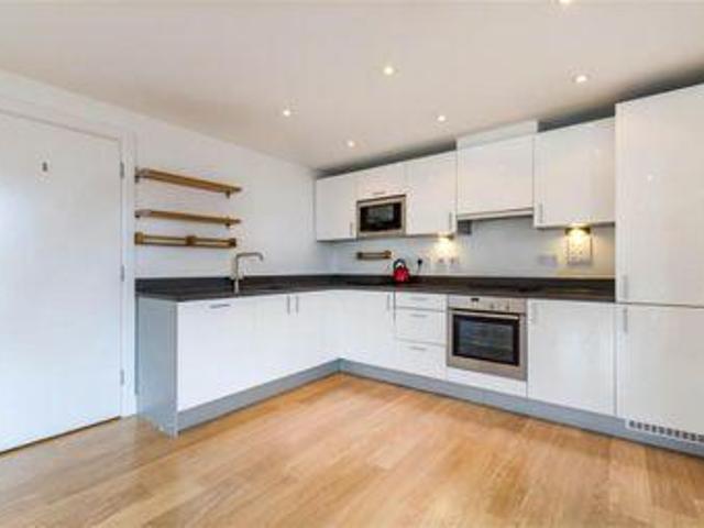 2 Bedrooms Flat for rent in Whytecliffe Road South, Purley, Surrey CR8