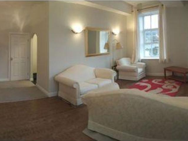 2 Bedrooms Flat for rent in Wharf Street, Sowerby Bridge HX6