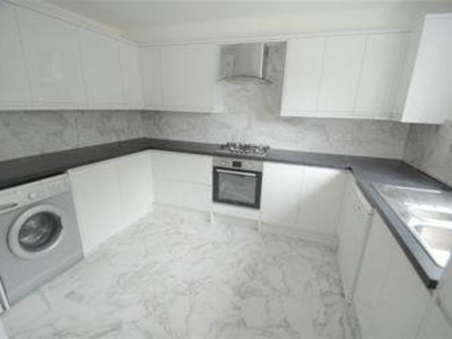 2 Bedrooms Flat for rent in Wheatley Close, Hendon NW4