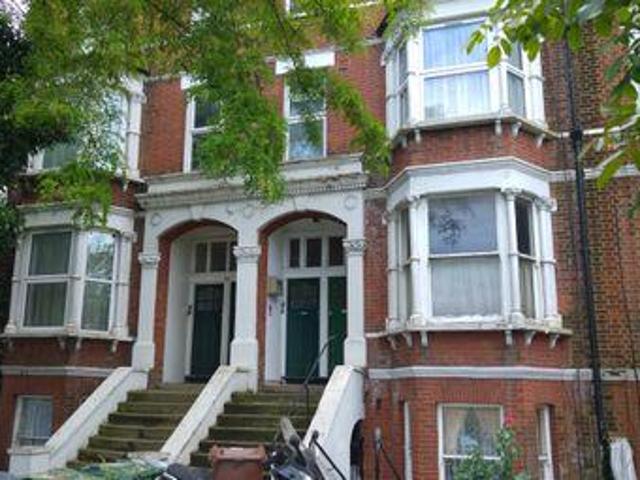 2 Bedrooms Flat for rent in Whipps Cross Road, Leytonstone E11