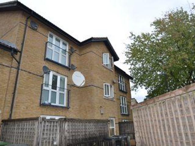 2 Bedrooms Flat for rent in Whitcher Close, London SE14