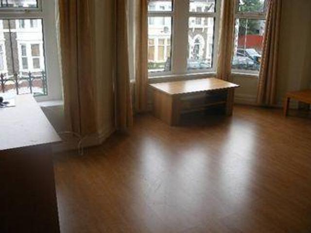 2 Bedrooms Flat for rent in Whitchurch Road, Heath, Cardiff CF14