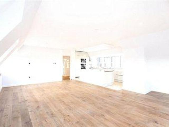 2 Bedrooms Flat for rent in White Lodge, The Vale, London NW11