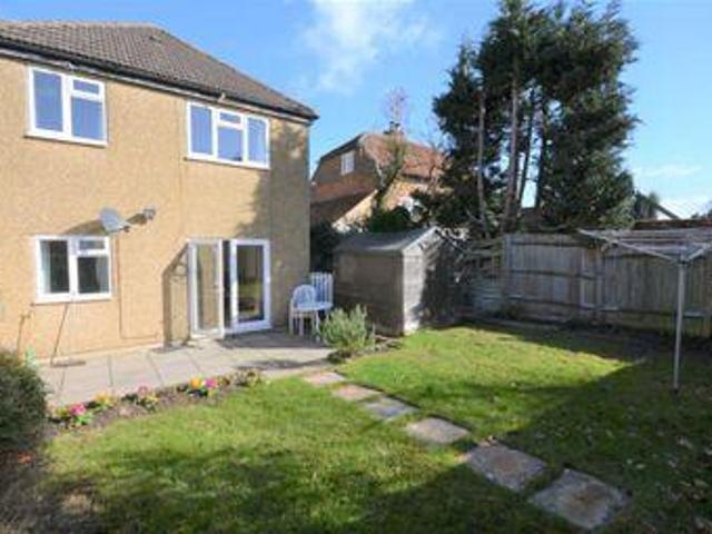2 Bedrooms Flat for rent in White Lion Road, Little Chalfont, Amersham HP7