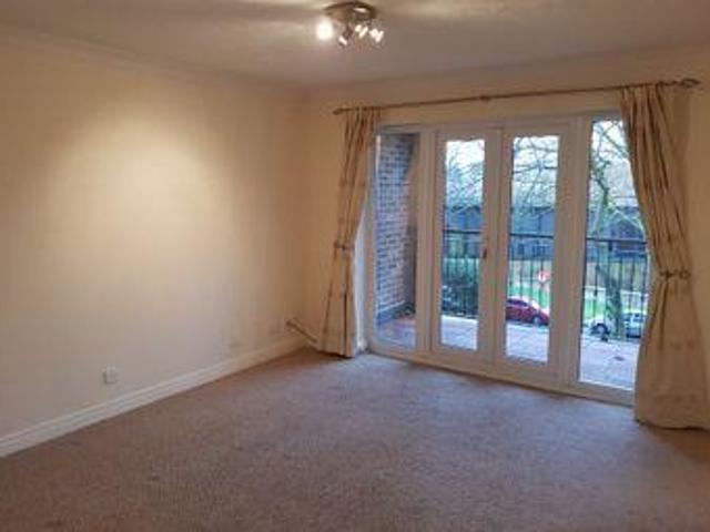 2 Bedrooms Flat for rent in Whitecross Gardens, York YO31