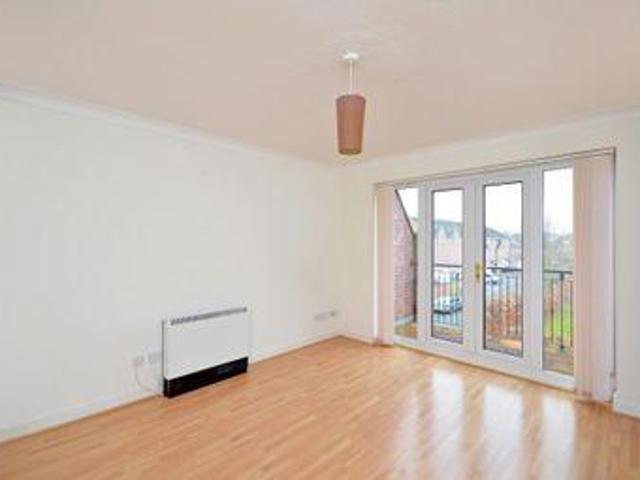 2 Bedrooms Flat for rent in Whitecross Gardens, York YO31