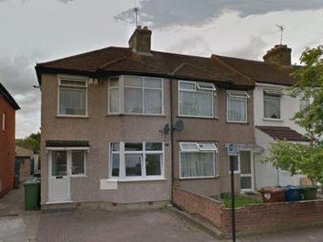 2 Bedrooms Flat for rent in Whitefriars Avenue, Harrow HA3