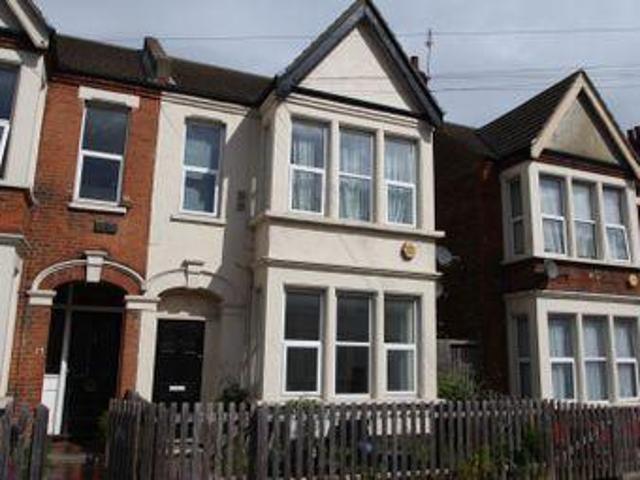 2 Bedrooms Flat for rent in Whitegate Road, Southend On Sea SS1