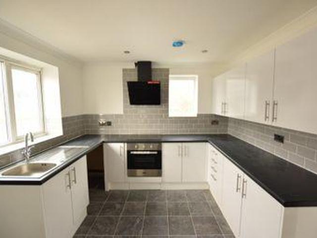 2 Bedrooms Flat for rent in Whitehall Court, Leeds LS12