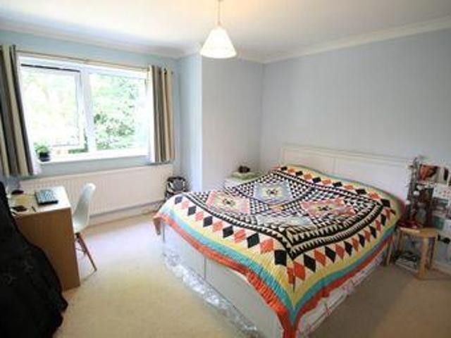 2 Bedrooms Flat for rent in Whitehaven Close, Bromley BR2