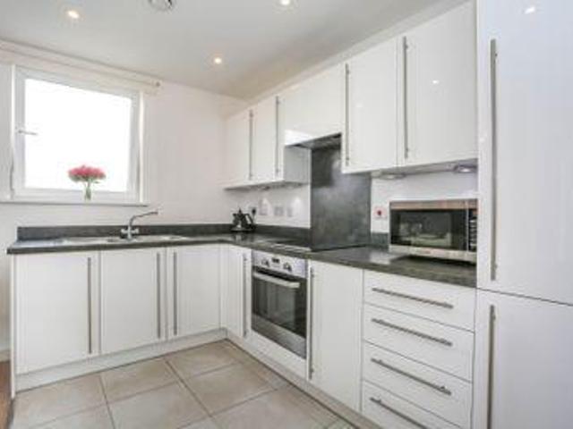 2 Bedrooms Flat for rent in Whitestone Way, Croydon CR0