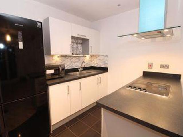 2 Bedrooms Flat for rent in Whitestone Way, Croydon CR0