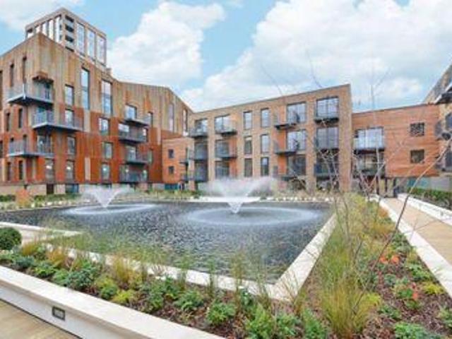 2 Bedrooms Flat for rent in Whiting Way, London SE16