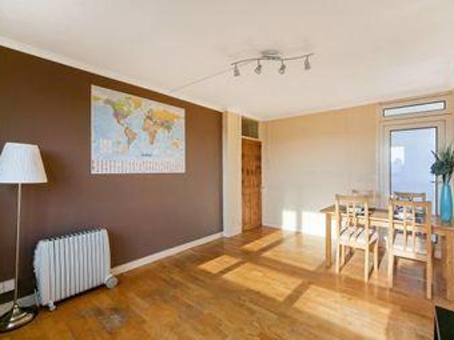 2 Bedrooms Flat for rent in Whitlock Drive, Southfields SW19