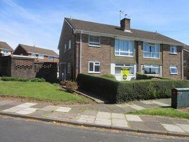 2 Bedrooms Flat for rent in Witla Court Road, Rumney, Cardiff CF3