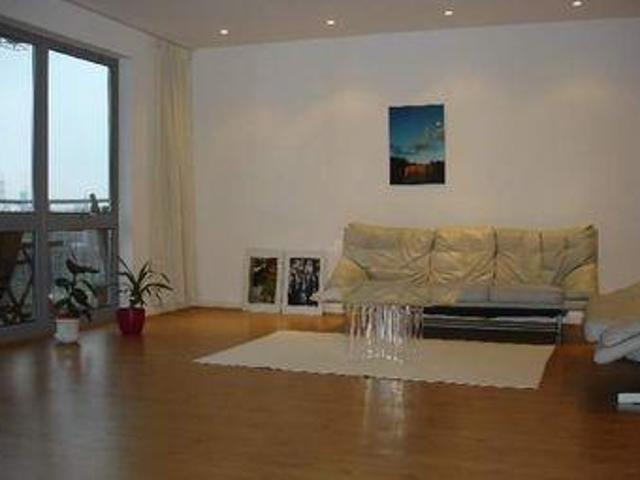 2 Bedrooms Flat for rent in Wick Lane, London E3