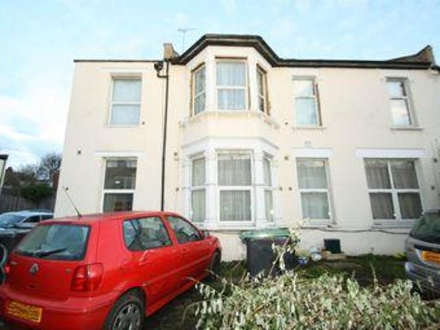 2 Bedrooms Flat for rent in Wightman Road, Haringey N8