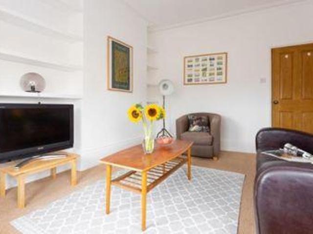 2 Bedrooms Flat for rent in Wightman Road, Harrin N8