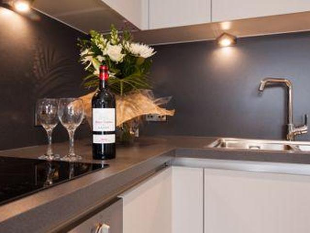2 Bedrooms Flat for rent in Wilburn Basin, Ordsall Lane, Salford M5