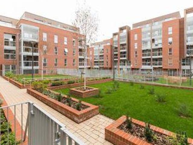 2 Bedrooms Flat for rent in Wilkinson Close, London NW2
