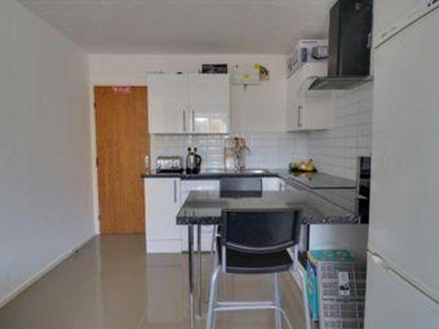 2 Bedrooms Flat for rent in Willenhall Drive, Hayes UB3