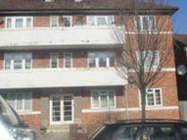 2 Bedrooms Flat for rent in Wilton Court, Wilton Road, London N10