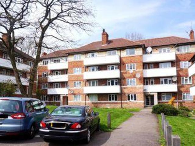 2 Bedrooms Flat for rent in Wilton Road, London N10