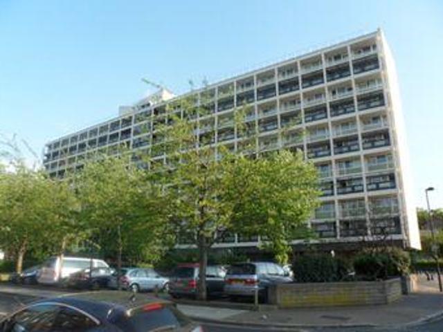 2 Bedrooms Flat for rent in Wimbourne House, Dorset Road, London SW8
