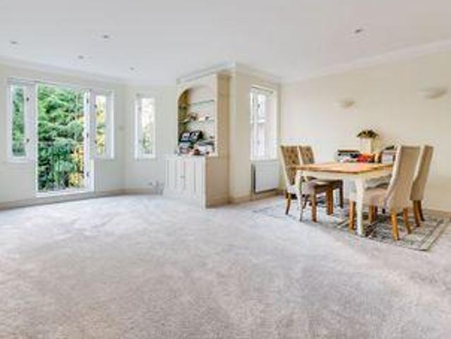 2 Bedrooms Flat for rent in Wimbledon Hill Road, London SW19