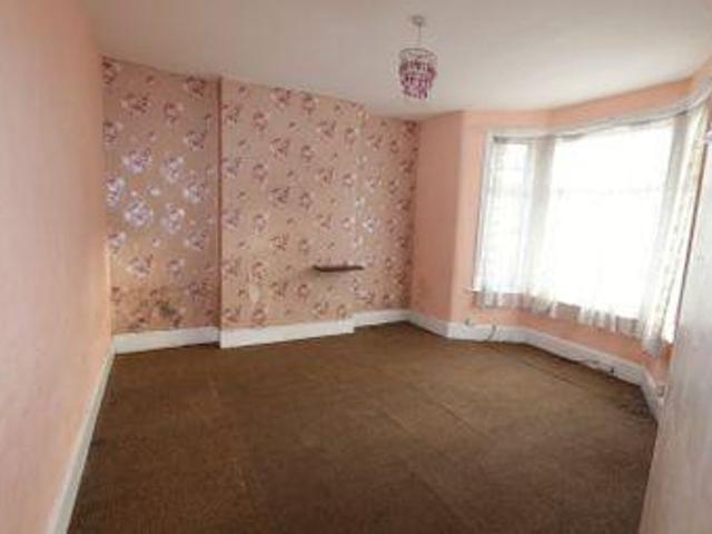 2 Bedrooms Flat for rent in Winchester Road, Ilford IG1