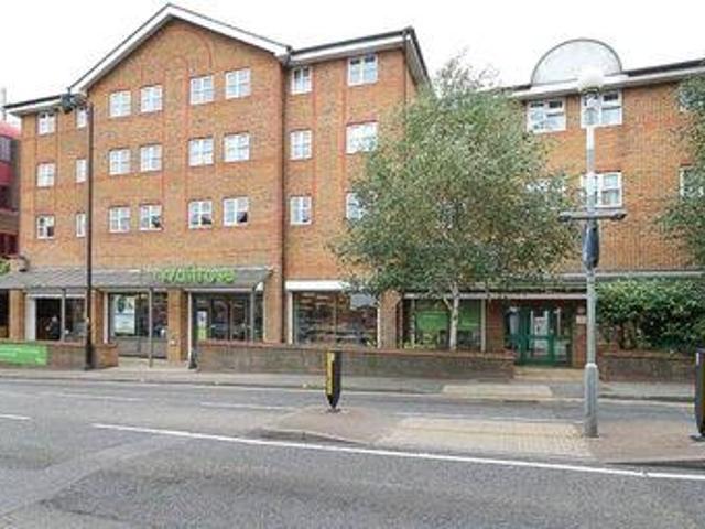 2 Bedrooms Flat for rent in Windmill Hill, Enfield, Middlesex EN2