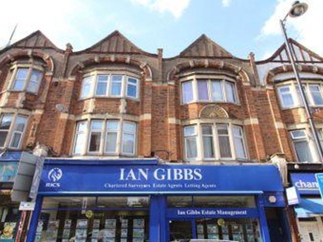 2 Bedrooms Flat for rent in Windmill Hill, Enfield EN2