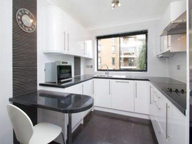 2 Bedrooms Flat for rent in Windsor Way, London W14