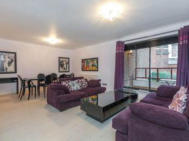 2 Bedrooms Flat for rent in Windsor Way, London W14